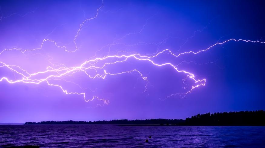 Ukkonen jyrisee alkuviikolla: Varaudu salamointiin näillä alueilla ...